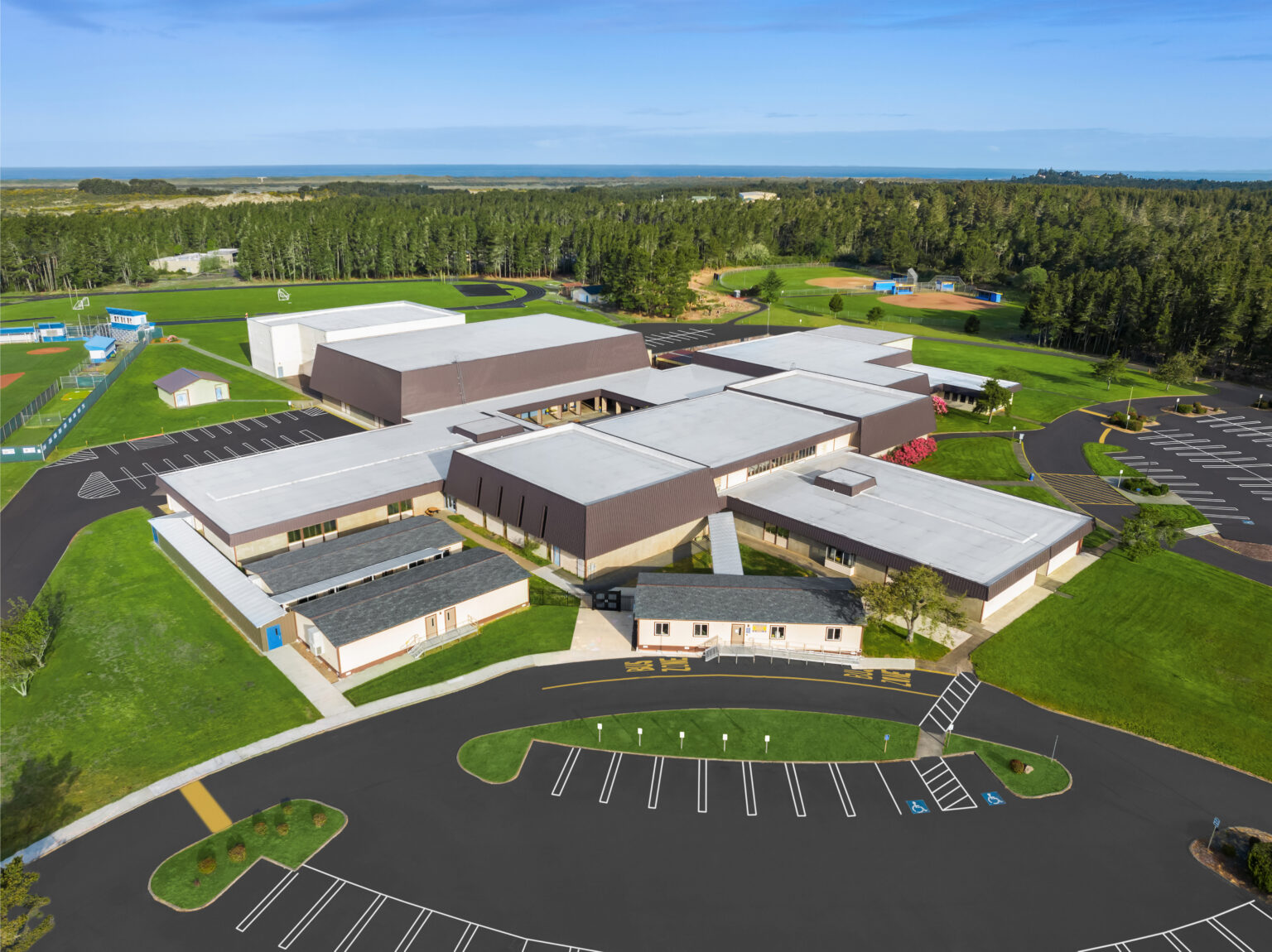 Siuslaw High School - Pacific Mobile Structures, Inc.